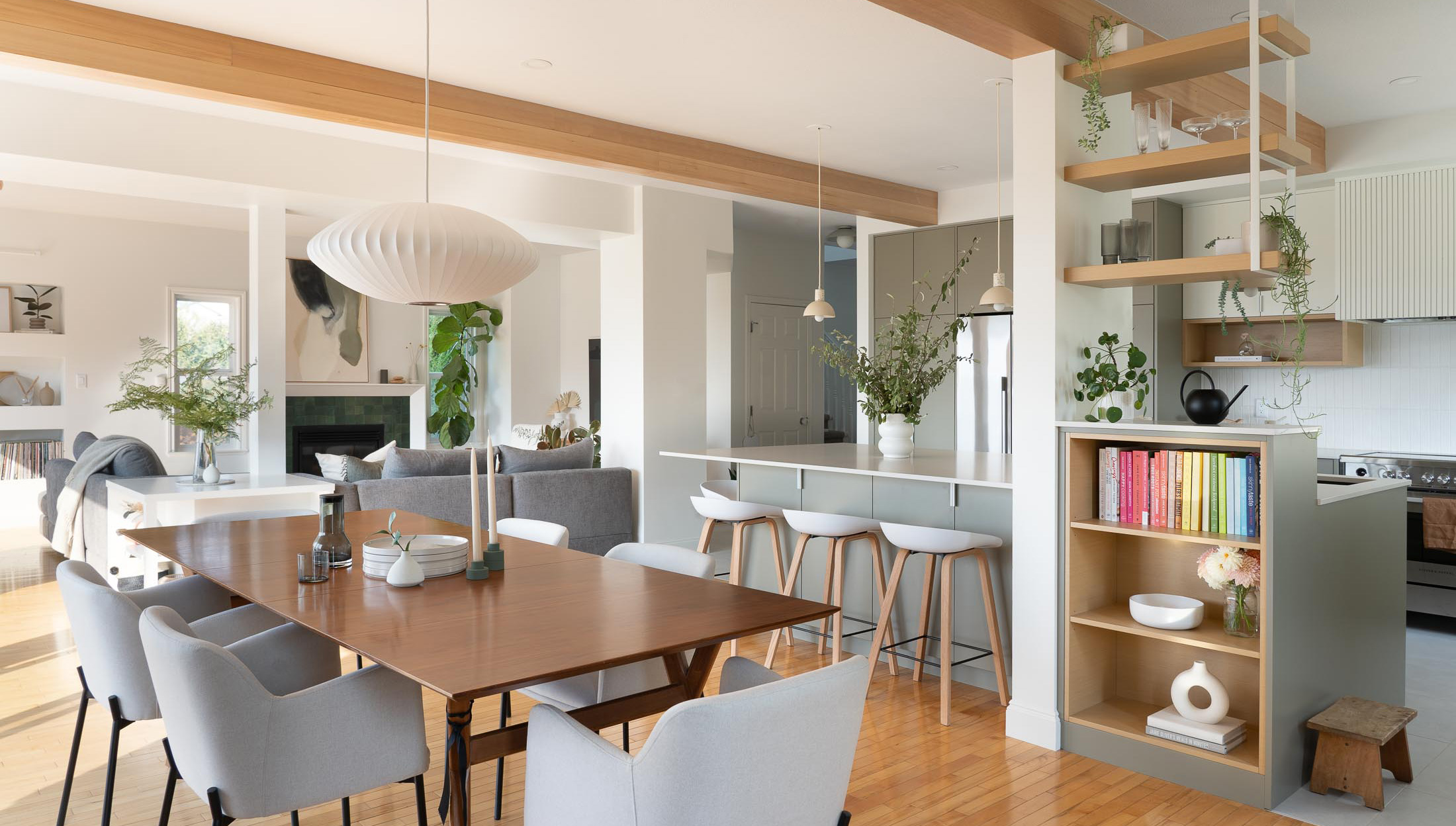 Before and After: A 'Discombobulated' '90s Home Gets a California-Cool Makeover